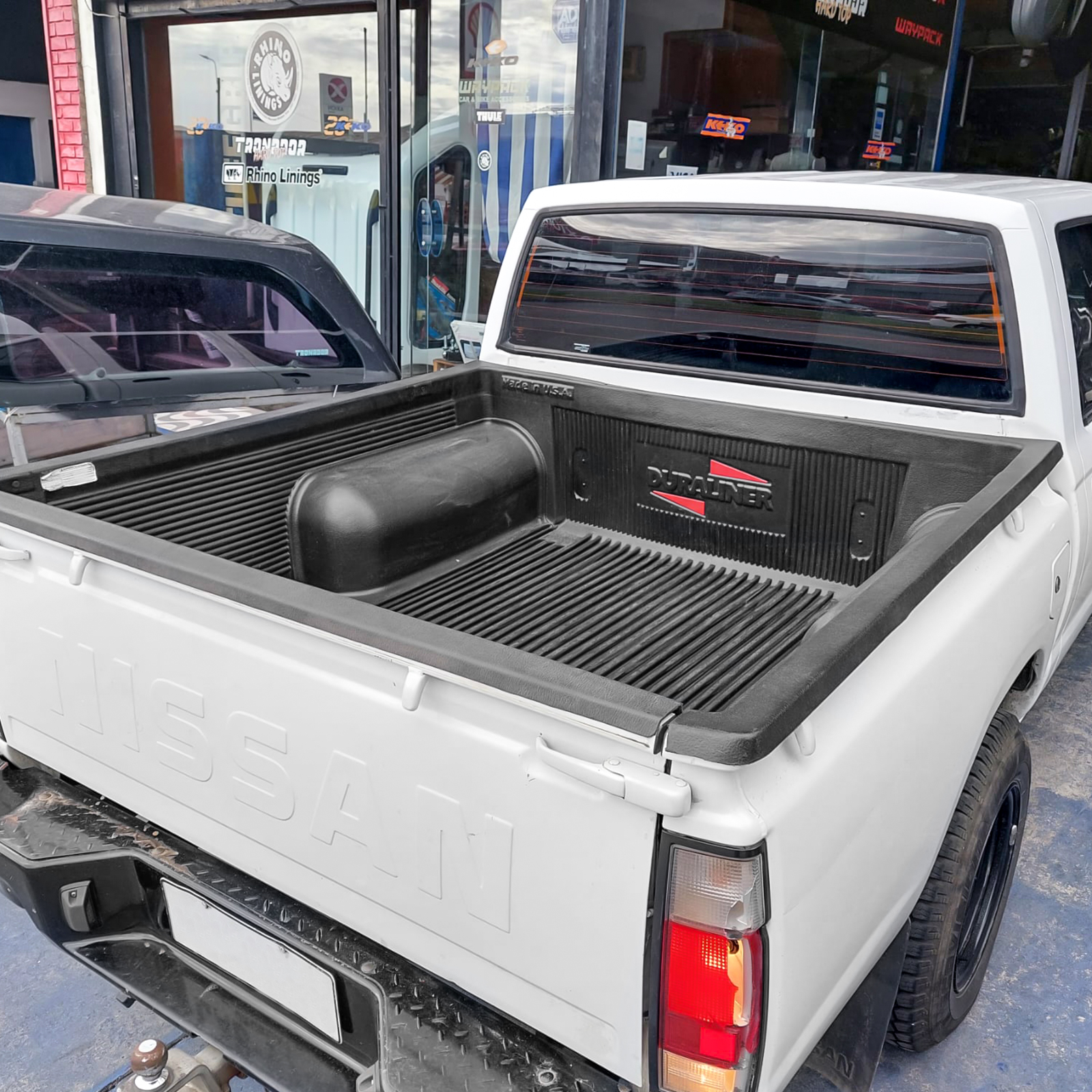 Cubre Caja C/bordes Duraliner Nissan D21 DC 1994-2015 Negro - ProtecCar