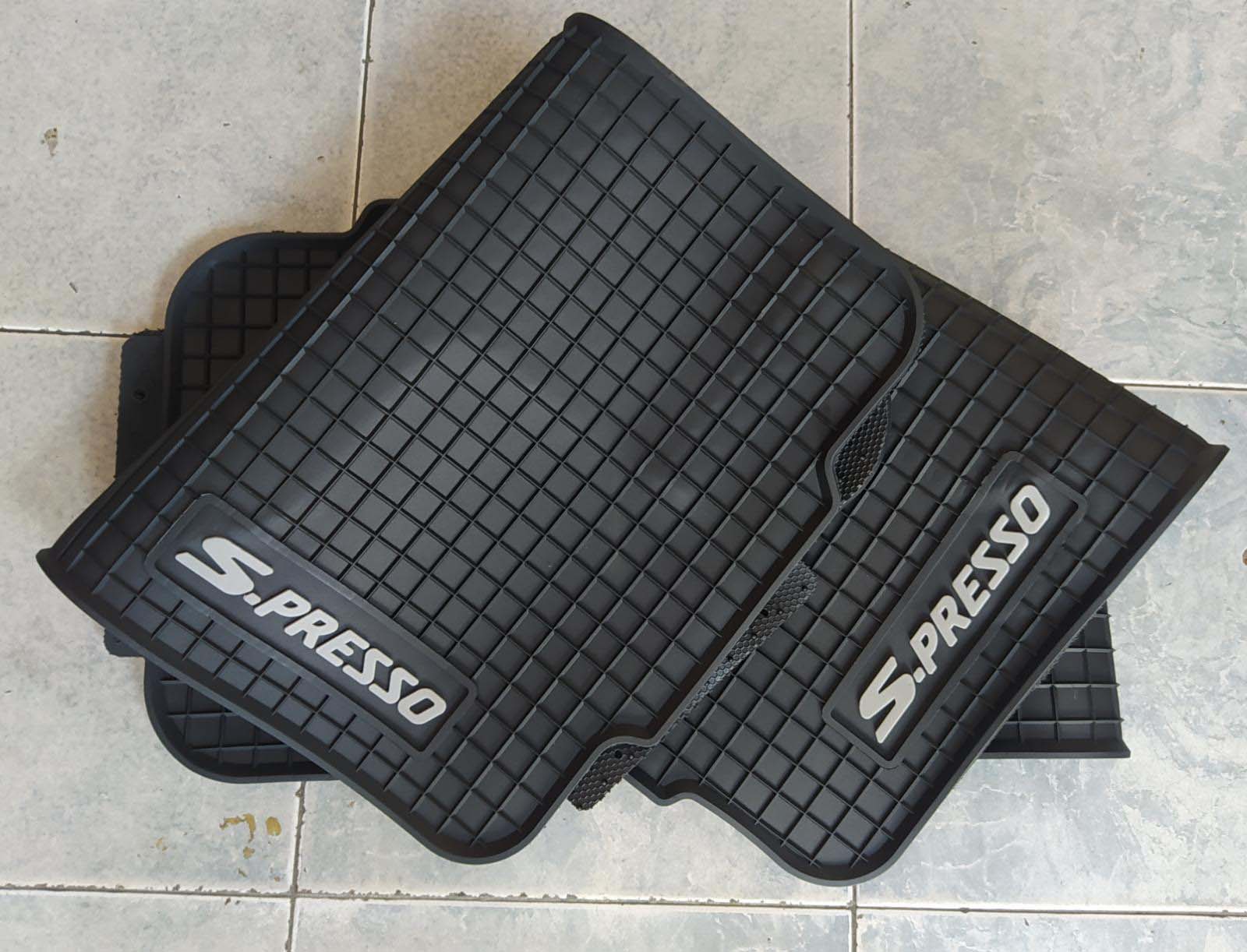 Juego Alfombras Spaco Látex Suzuki S-presso 2019+ Negro - ProtecCar
