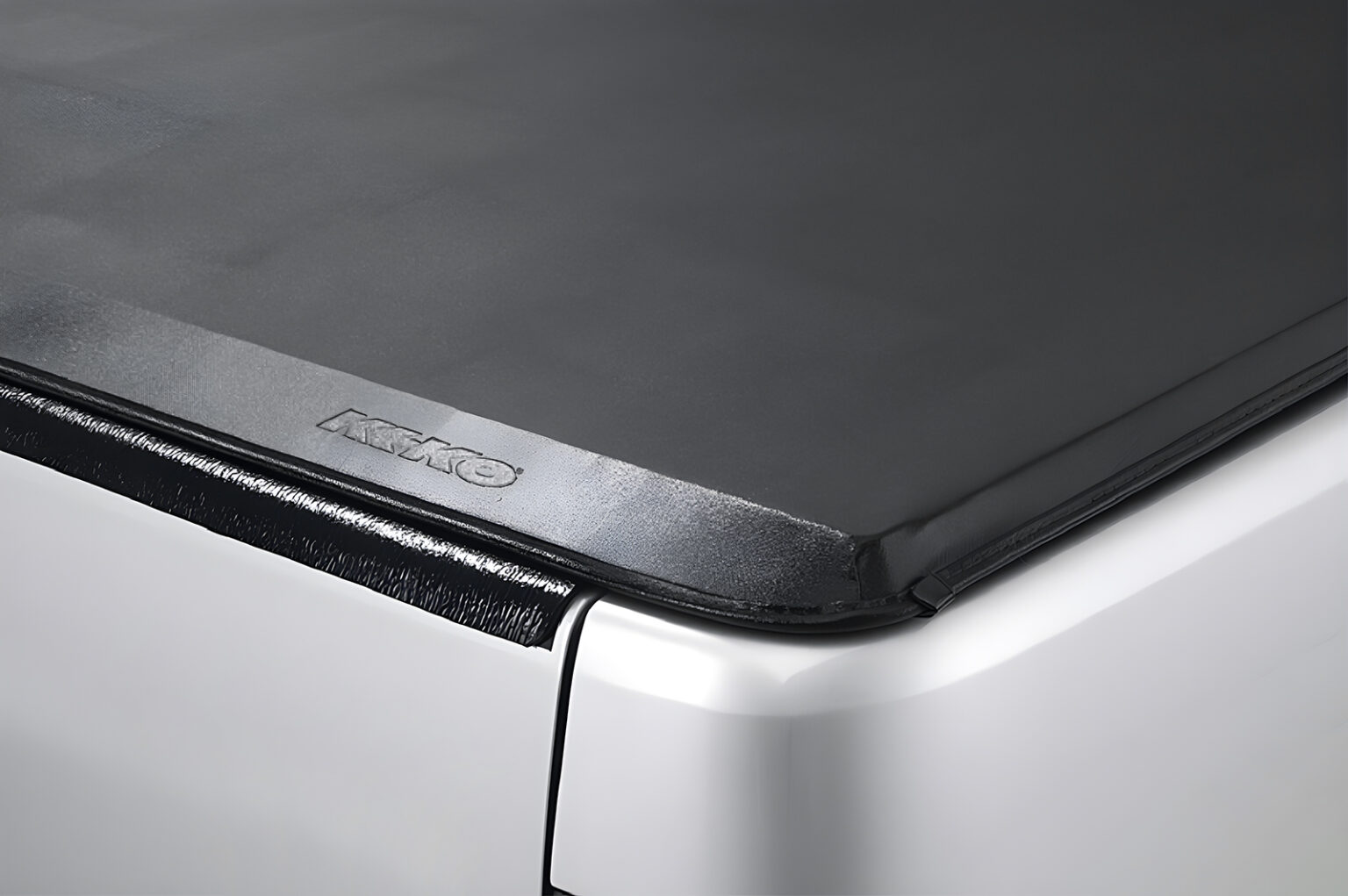 Lona marítima Toyota Hilux Revo 2016+ Cabina Extendida Negro - ProtecCar