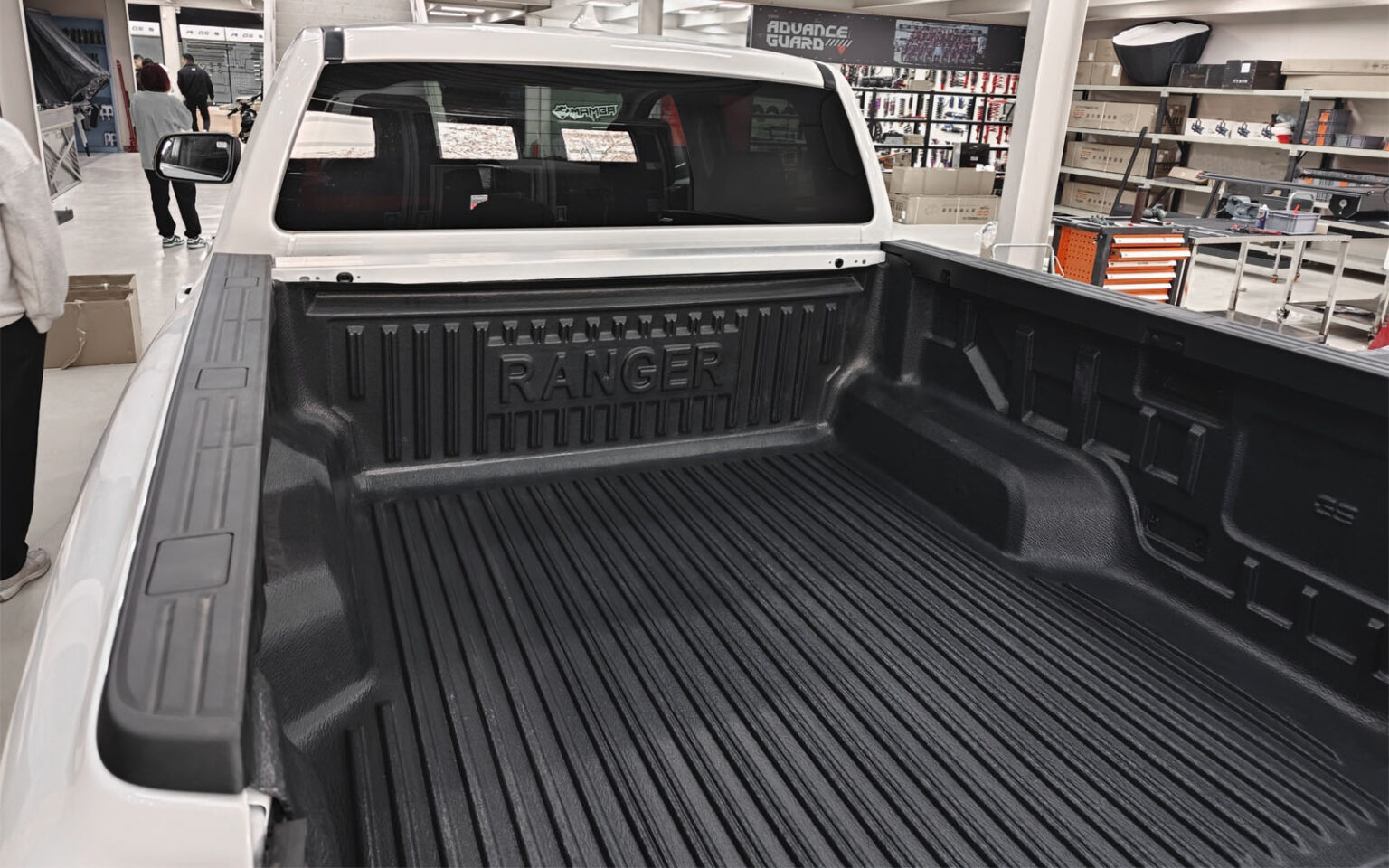 Cubre Caja Sin Bordes Polietileno Negro Ford Ranger 2023+ T9 - ProtecCar